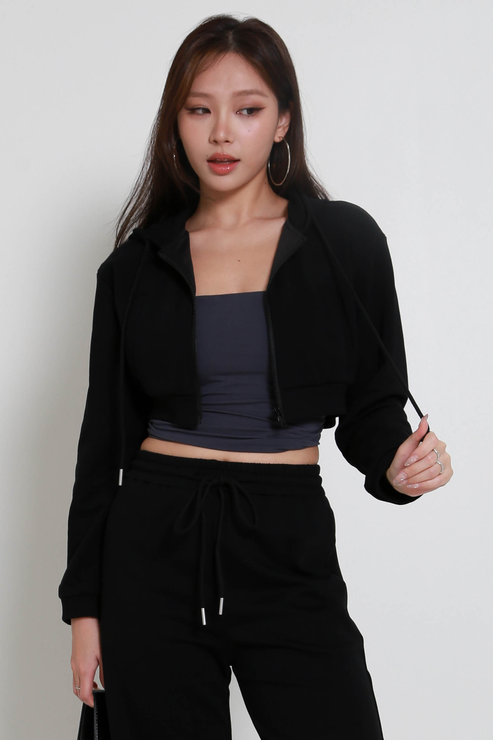 Axton Cropped Zipper Jacket (Black) | Carrislabelle