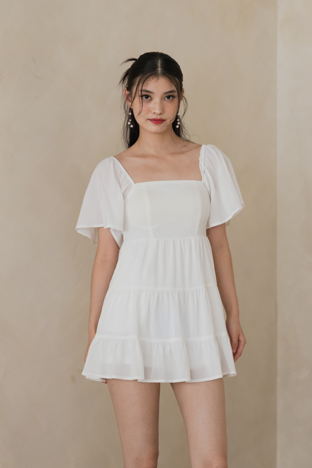 [SLEEVED] Kaelyn Padded Tier Romper Dress (White) | Carrislabelle